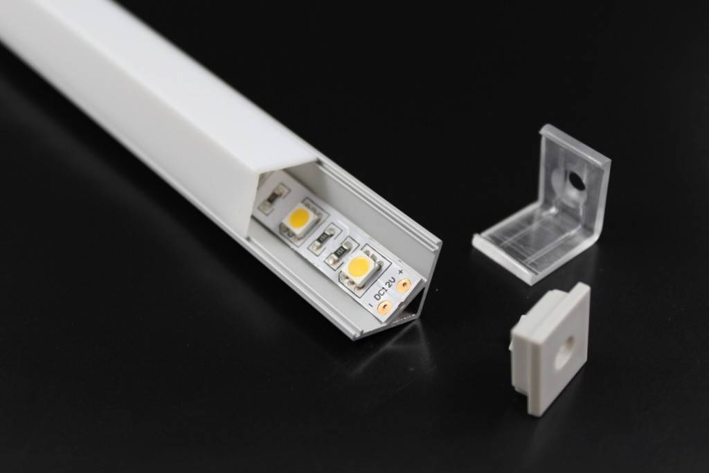 Profilo in alluminio angolare 1 Metro quadrato - 45 gradi - BuyLEDStrip.com