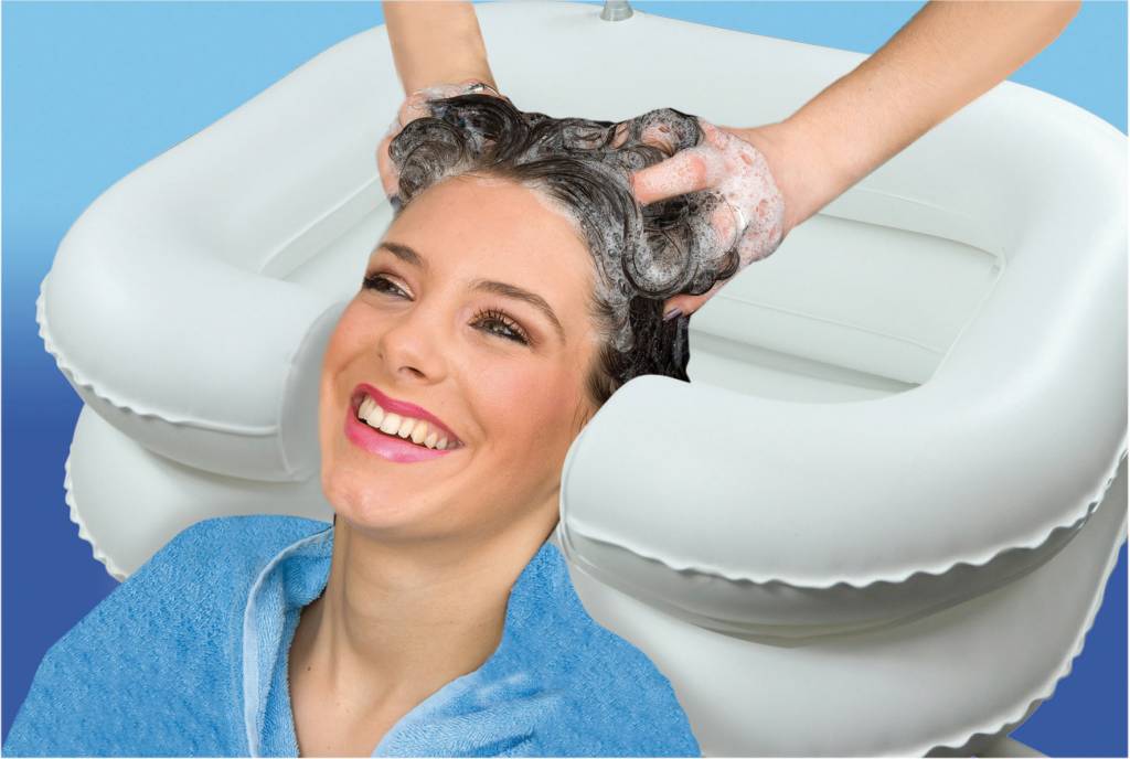 Opblaasbare haarwasbak voor in bed - Zorgwinkel HulpMedi.nl