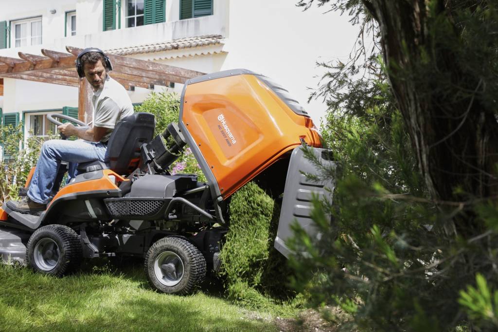 Aktion: Husqvarna Rider RC 320 Ts AWD: Frontmäher mit Fangkorb - Tec ...