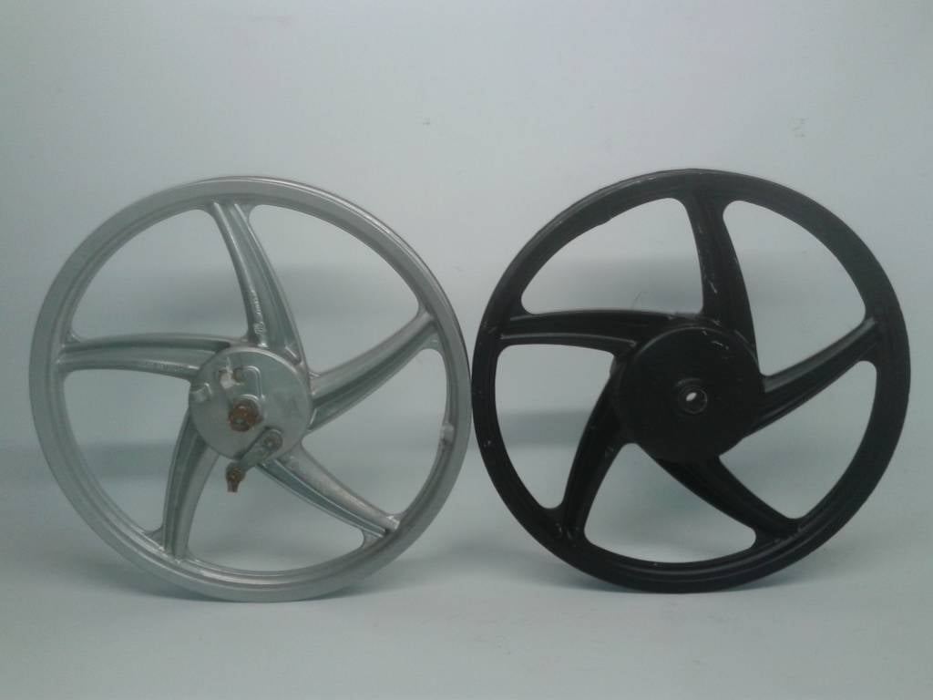 FS: Vespa/Piaggio 17" 5 Star "Banana" wheels — Moped Army